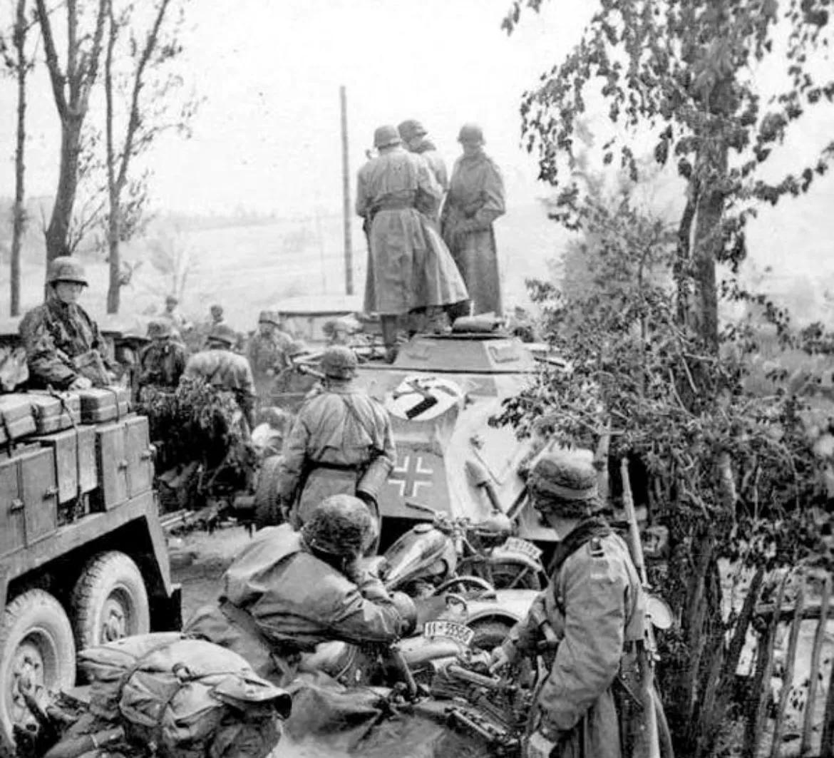 The largest US corps in World War II: the 12th Army Group, which was as ...