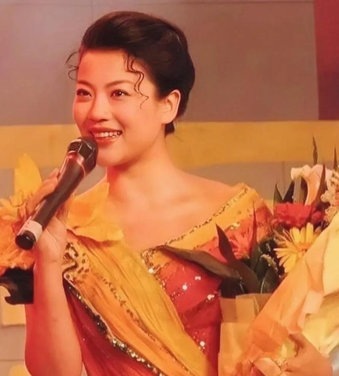 Singer Zhang Ye broke up with Zhang Xing for 25 years: she is still ...