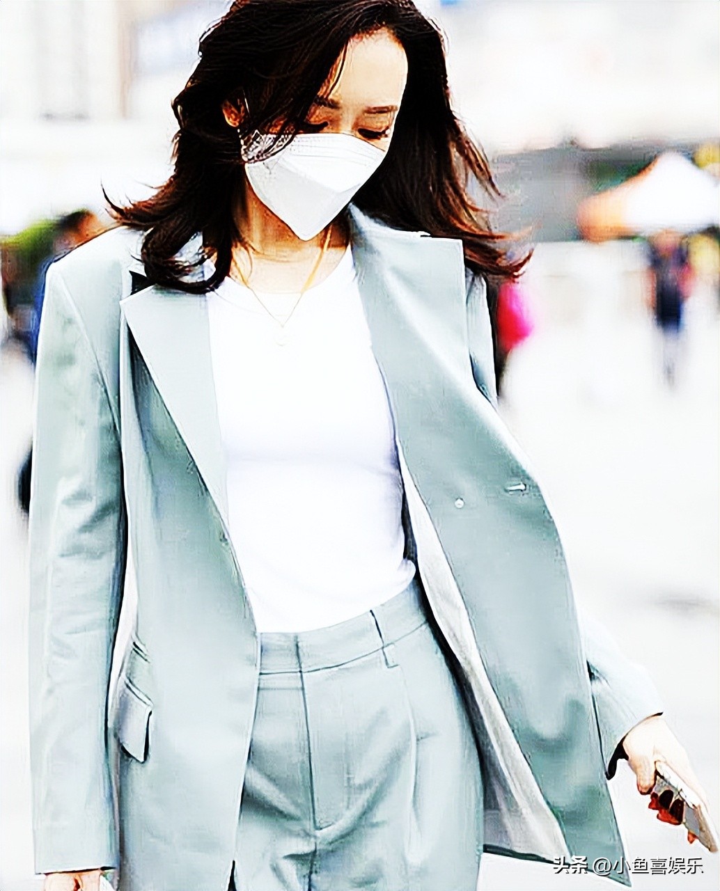 Wang Ou, who is tall and slender, is indescribably beautiful, her dress ...