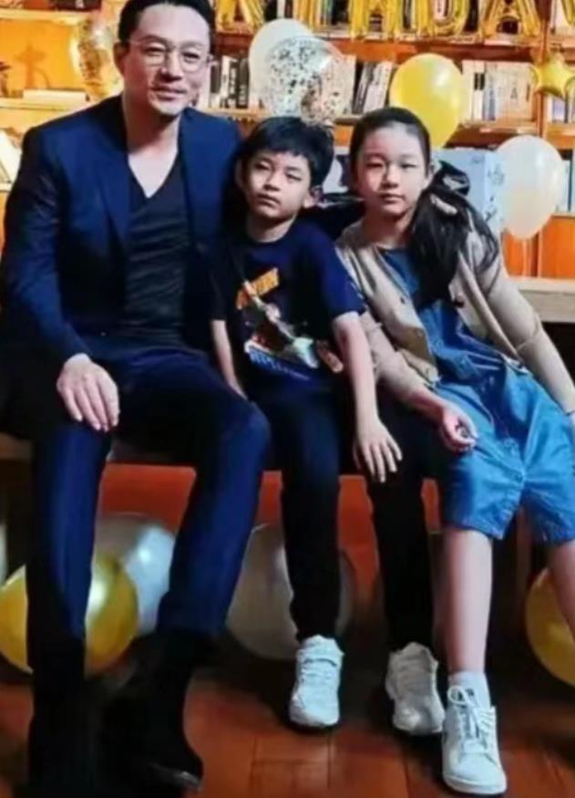 Wang Xiaofei said goodbye to her son and daughter! 7-year-old Wang ...
