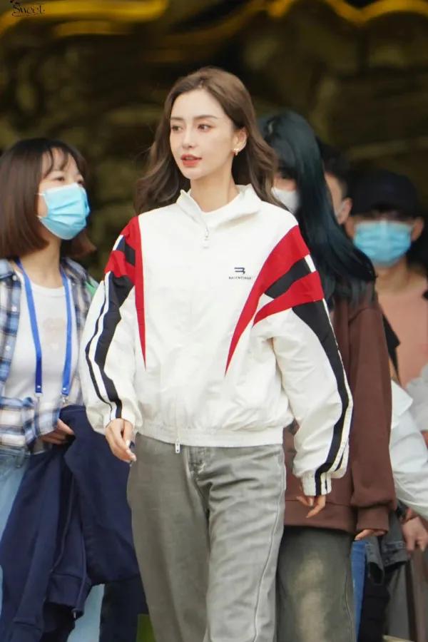 Yang Ying's new hair color is so beautiful in the filming of "Let's Run ...