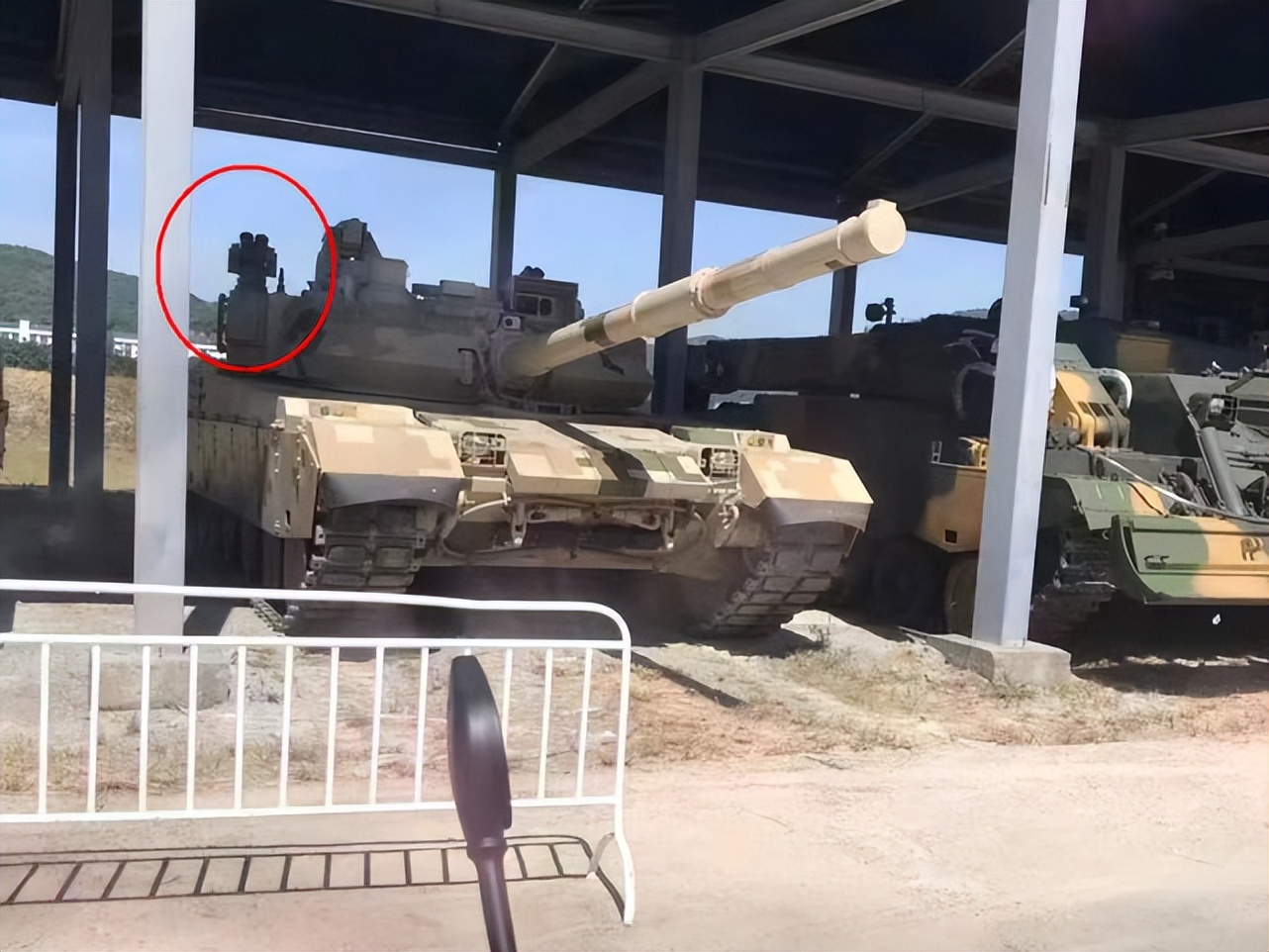 The domestic VT4 main battle tank, equipped with a new defense system ...