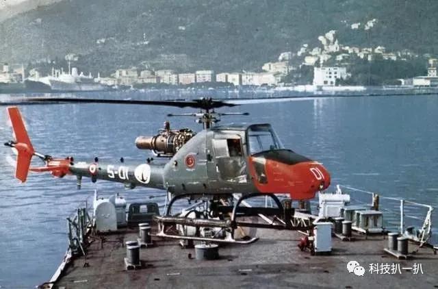 Italian combat helicopters, equipped with Mk 44 light anti-submarine ...