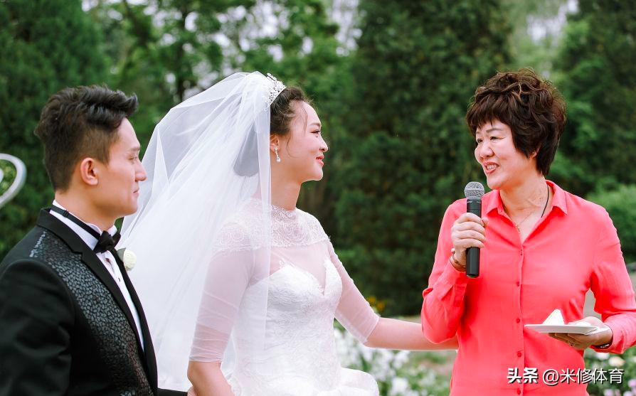 After Lang Ping returned from the United States, he had a happy party ...