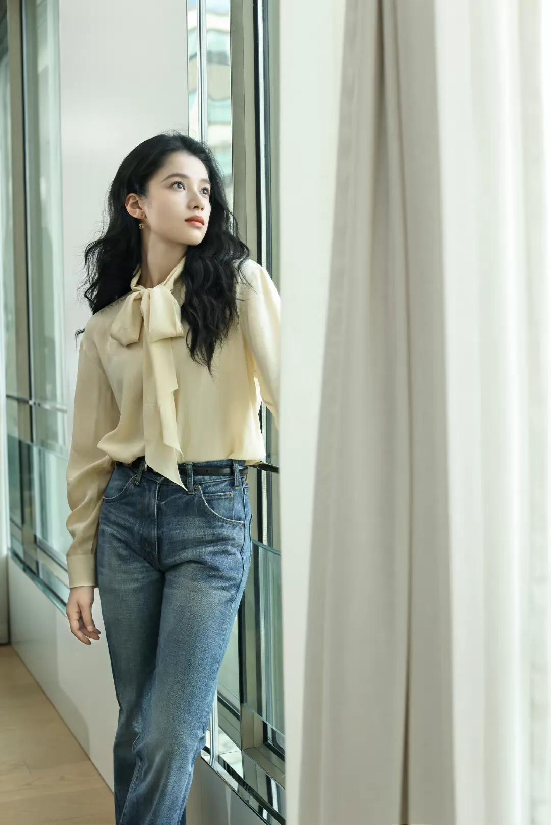 Zhang Jingyi's recent outfits - iNEWS