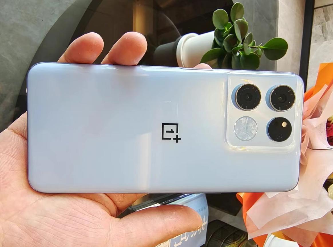 A 5G mobile phone, dropped from 2399 to 1599, have you ever thought about it? - iNEWS