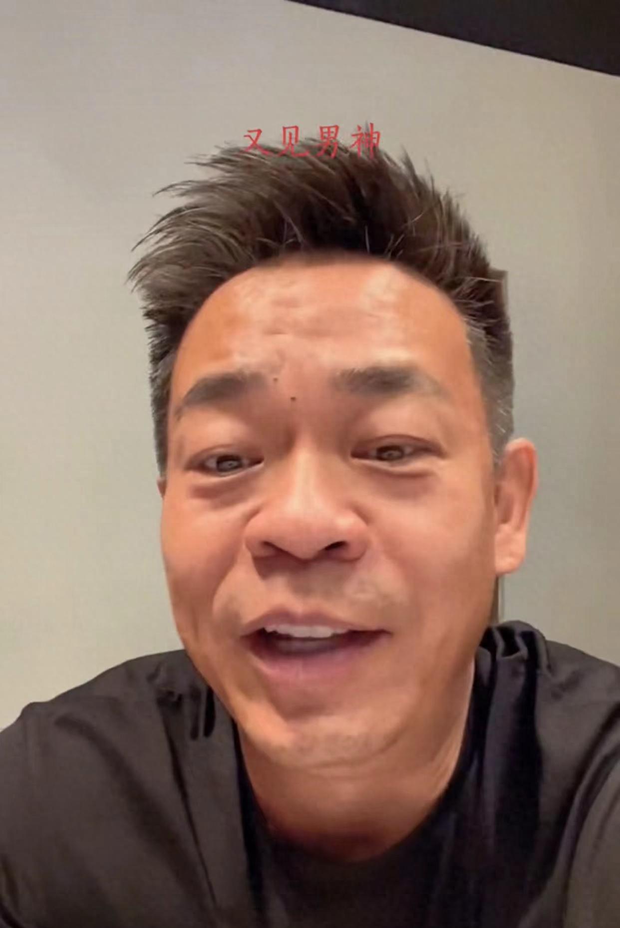 53-year-old Sun Hao took the subway out to party with Lin Dan. His hair ...