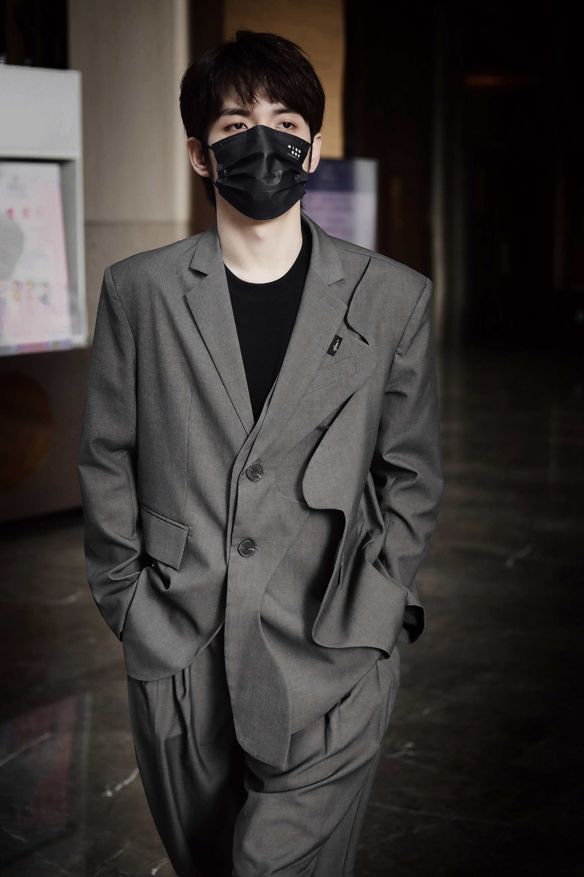 Atypical idol Zhang Yanqi, he came from the ground with a light all ...