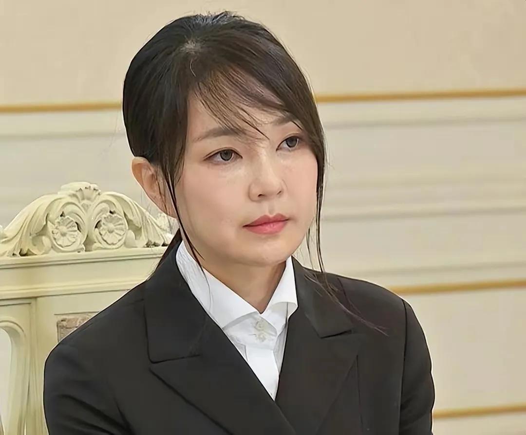 Kim Gun-hee, the first beautiful lady of South Korea - iNEWS