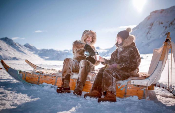 The Eskimos' tradition of "treating guests with their wives" is behind ...