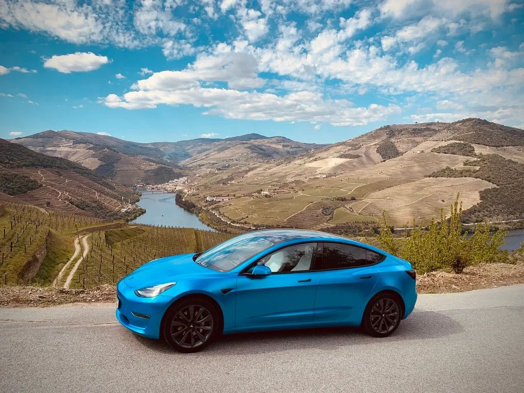 Tesla FSD, Smart Summoning, New Developments in Humanoid Robots - iNEWS