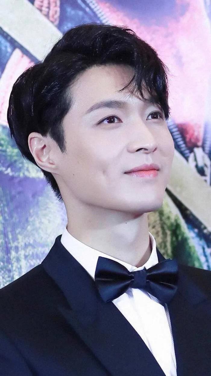 Zhang Yixing's Personal Photo Album - iNEWS