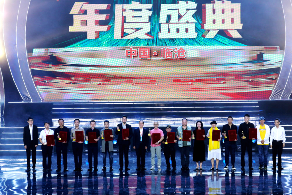 The movie couple Zhao Yue and Tong Fan both won the movie award, Zhao ...