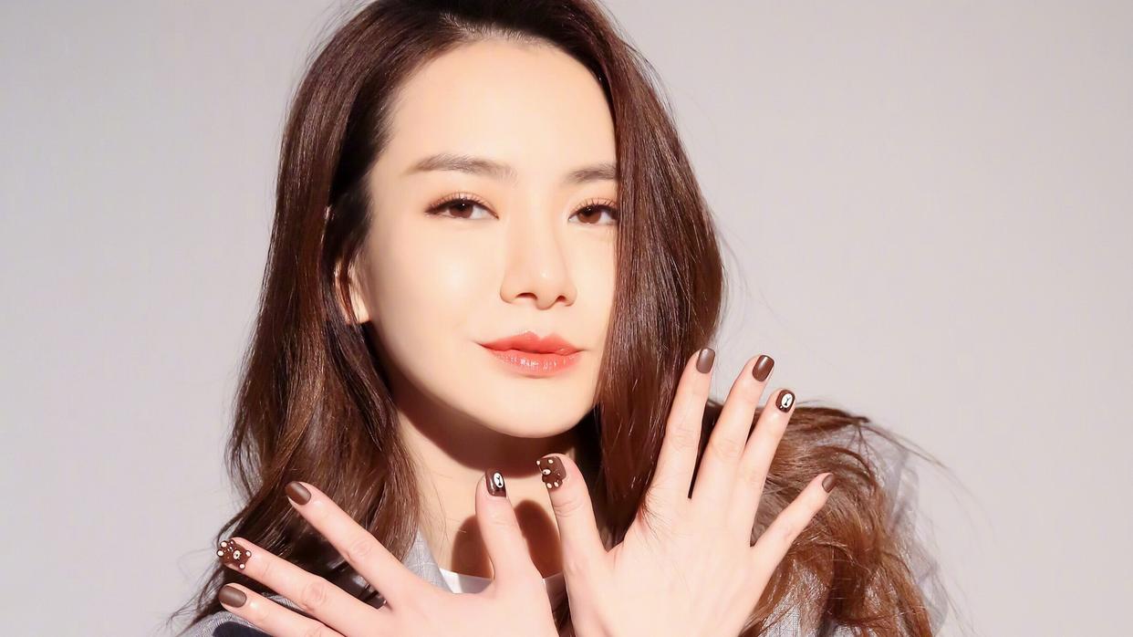 From Qi Wei's appearance in recent years, it can be easily seen that ...