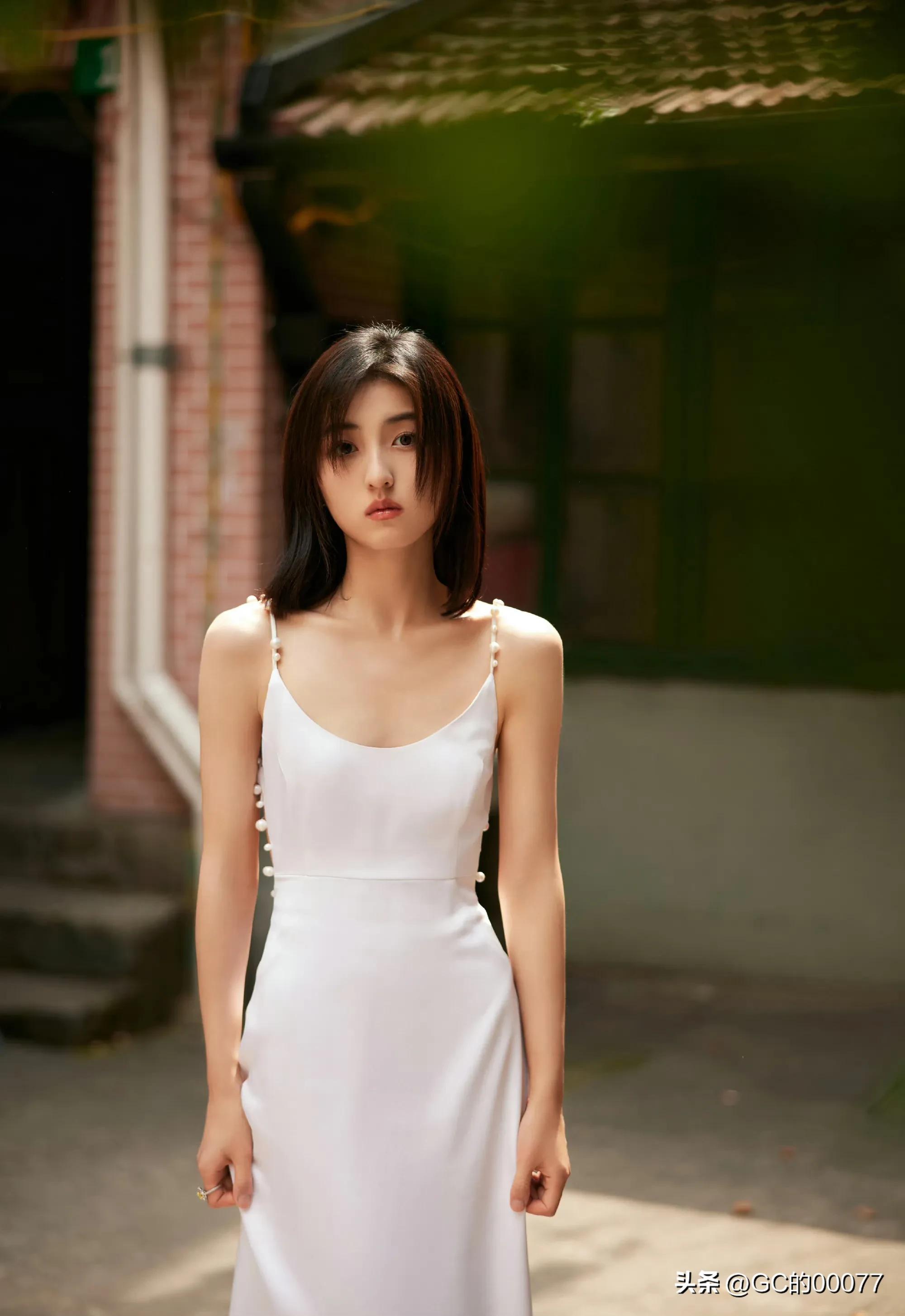 Star picture Zhang Zifeng - iNEWS