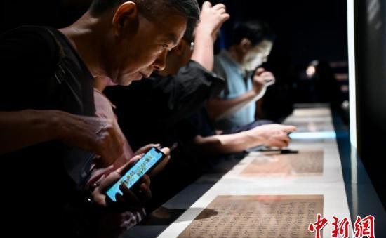 Sotheby's Hong Kong exhibits Song Renzong and Song Gaozong imitating ...
