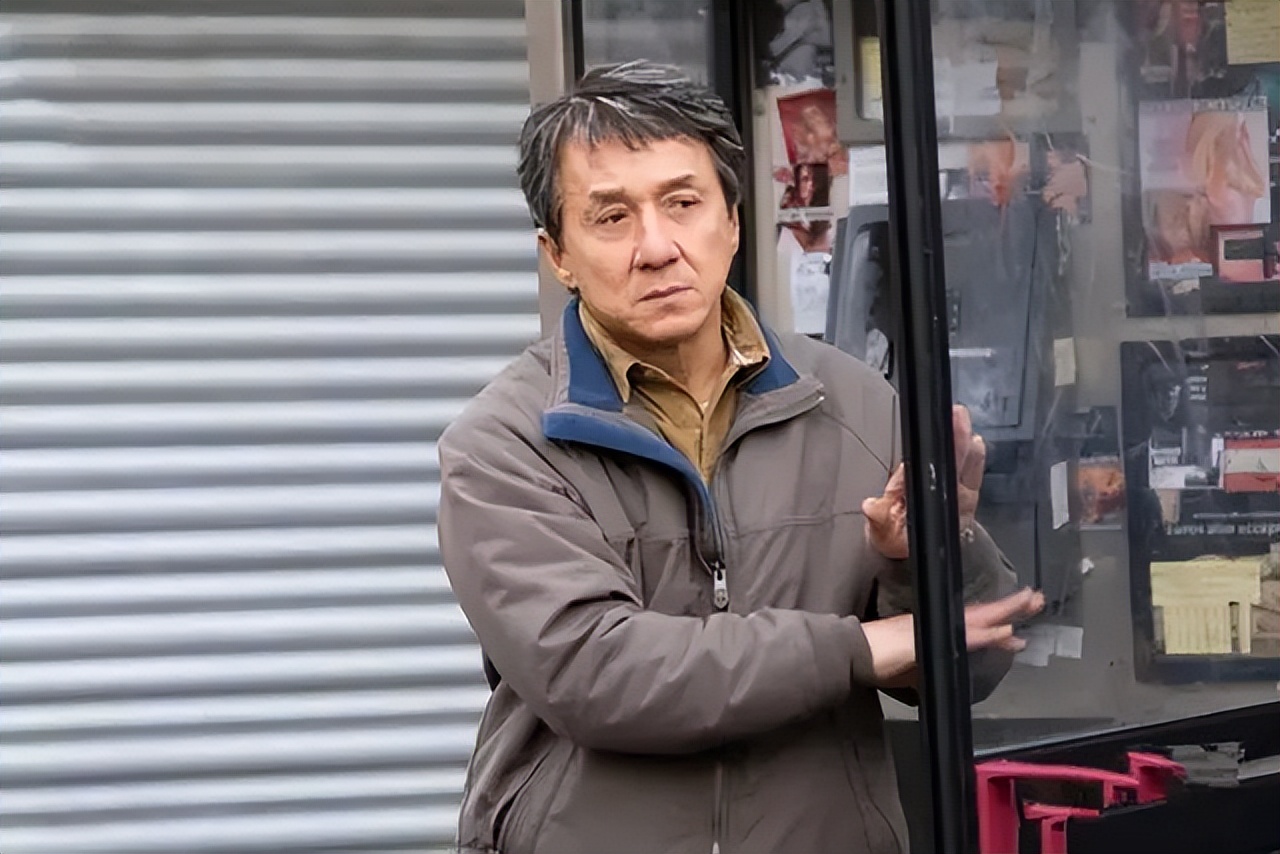 68-year-old Jackie Chan appeared in Shaolin Temple, walking staggeringly and unable to ...