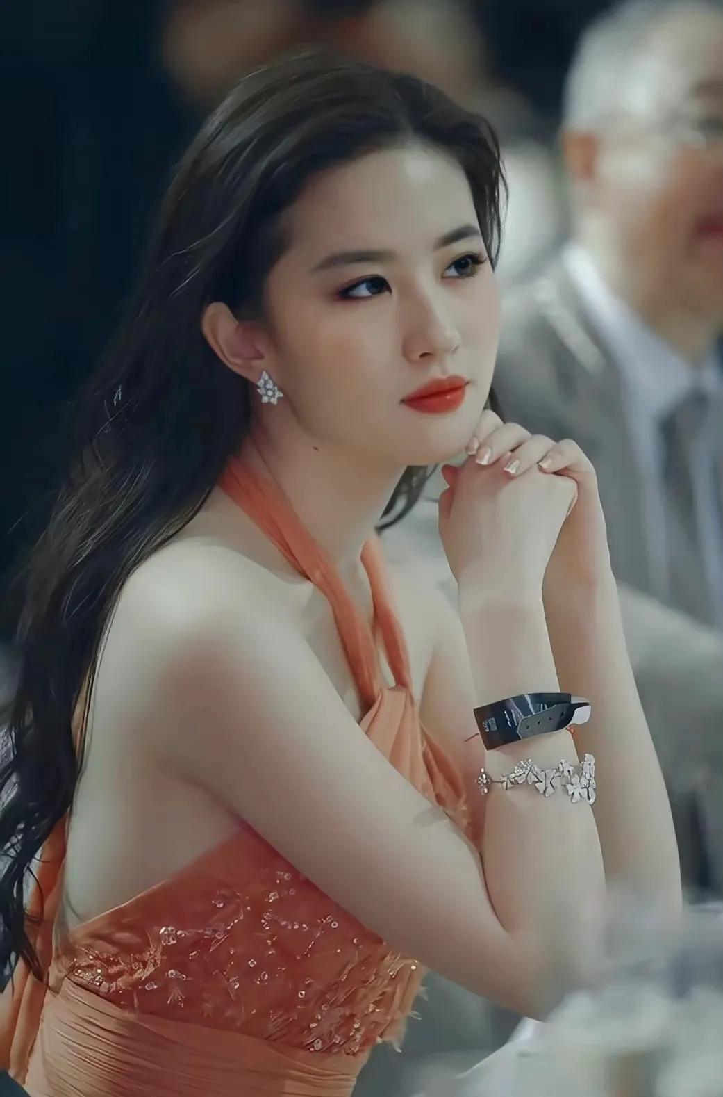 Appreciation of Liu Yifei's beautiful pictures - iNEWS