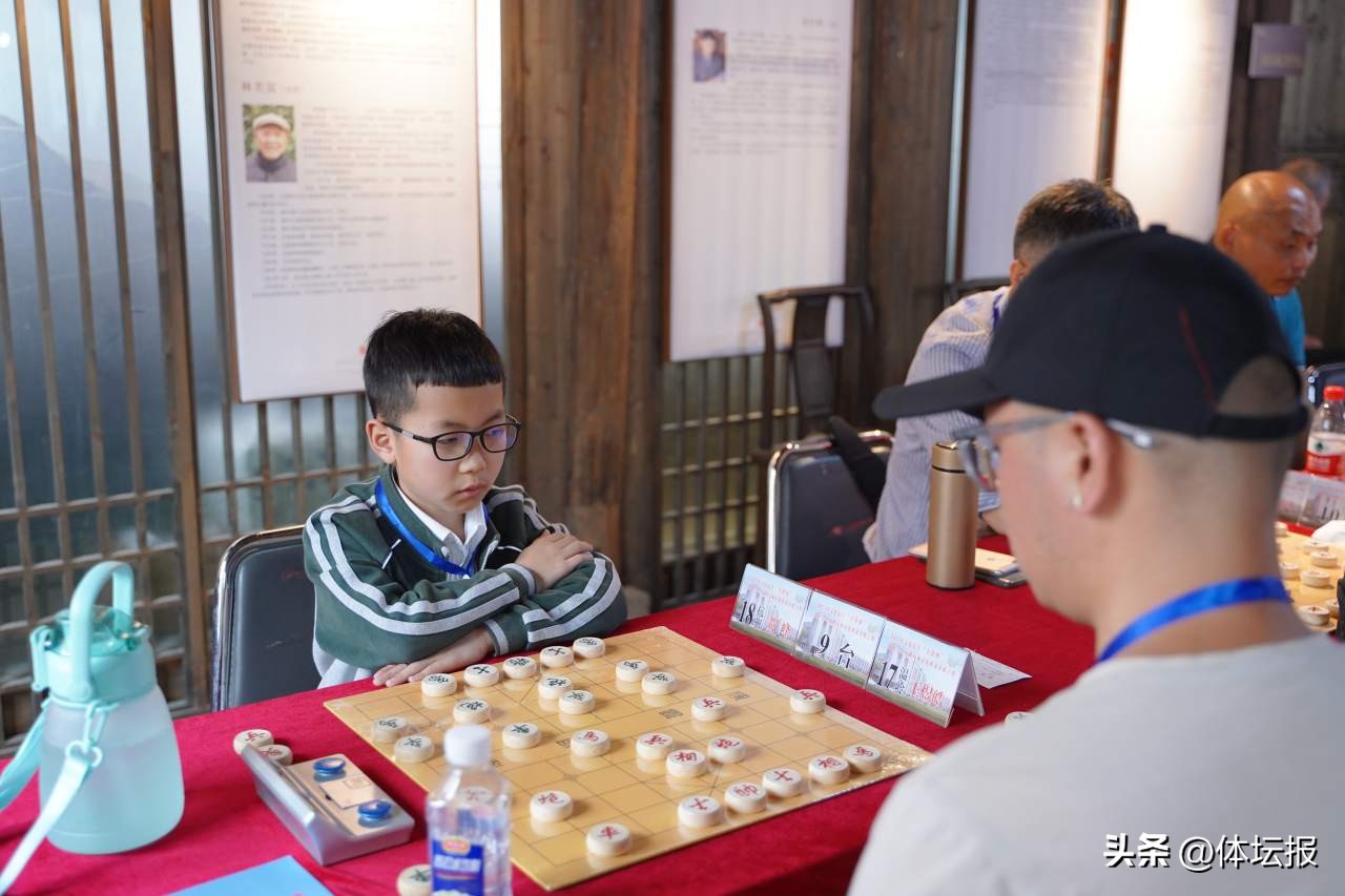 This chess game in Wenqiao attracted nearly 100 players from 14 ...