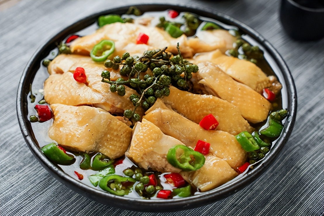 Today I will teach you rattan pepper chicken, spicy and fragrant ...