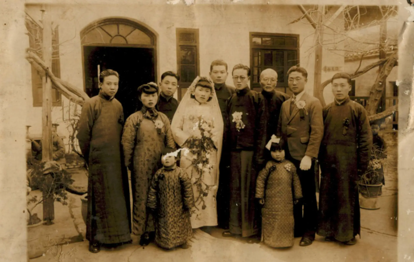 In 1929, a woman from Hunan rescued Chu Yan. Eight years later, the ...