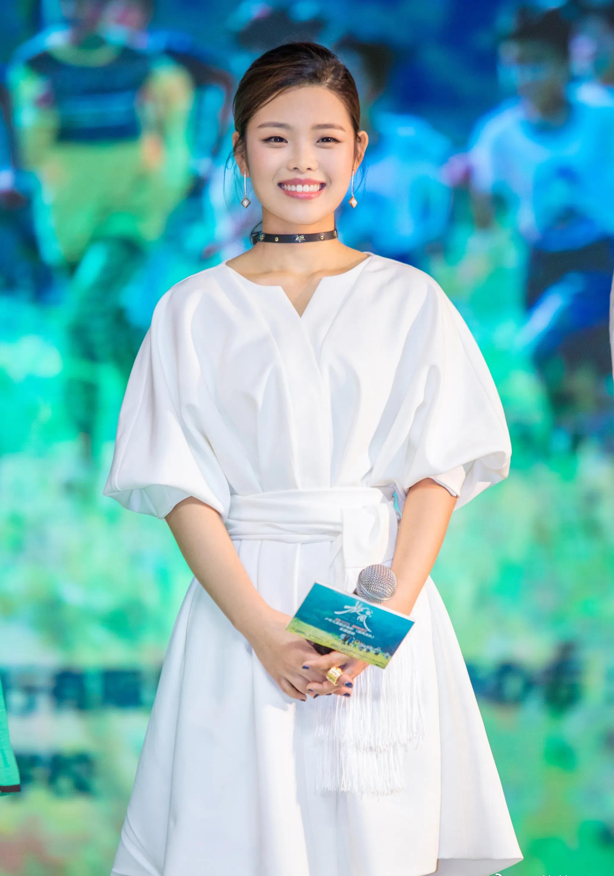 Mo Xiaobei of "Wulin Gaiden" was cute and ugly when he was a child, but ...