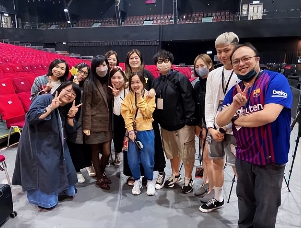 Zhou Huimin posted a message for Huang Kaiqin's concert: As we get ...