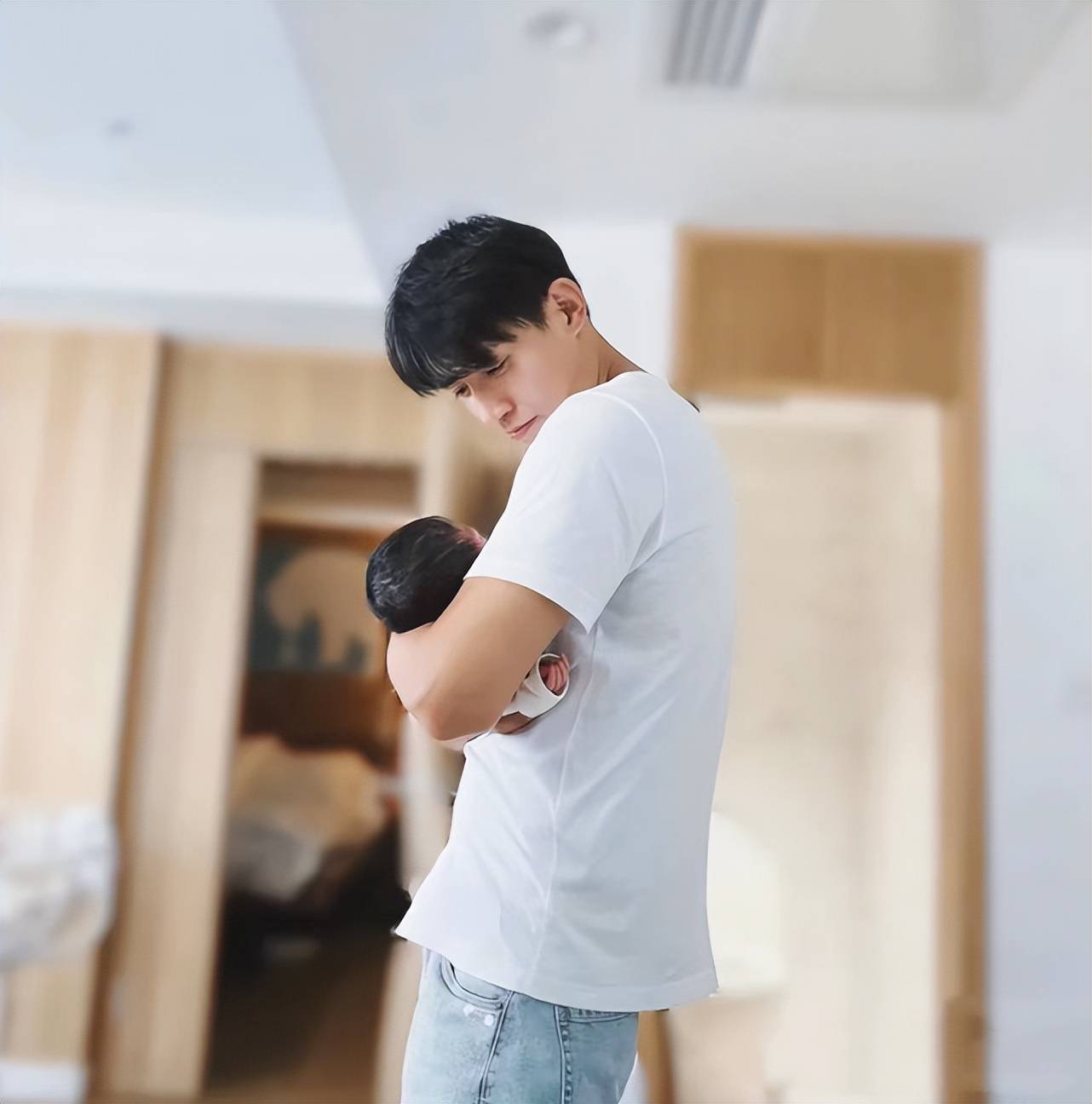 The 36-year-old actor Li Zifeng officially announced his divorce. The ...