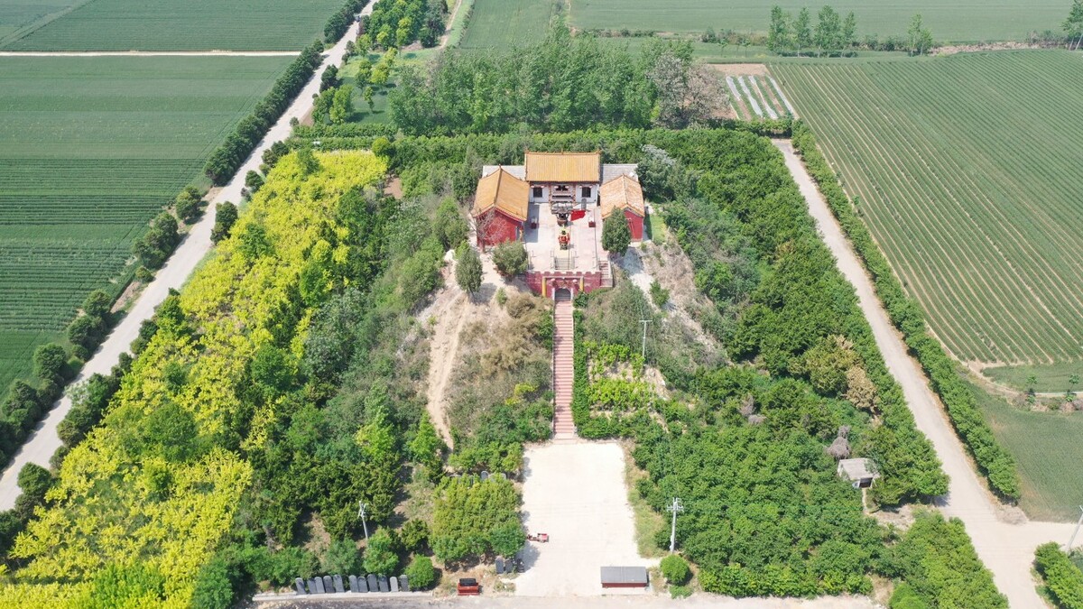 Emperor Xian of the Han Dynasty actually dedicated the throne of the ...