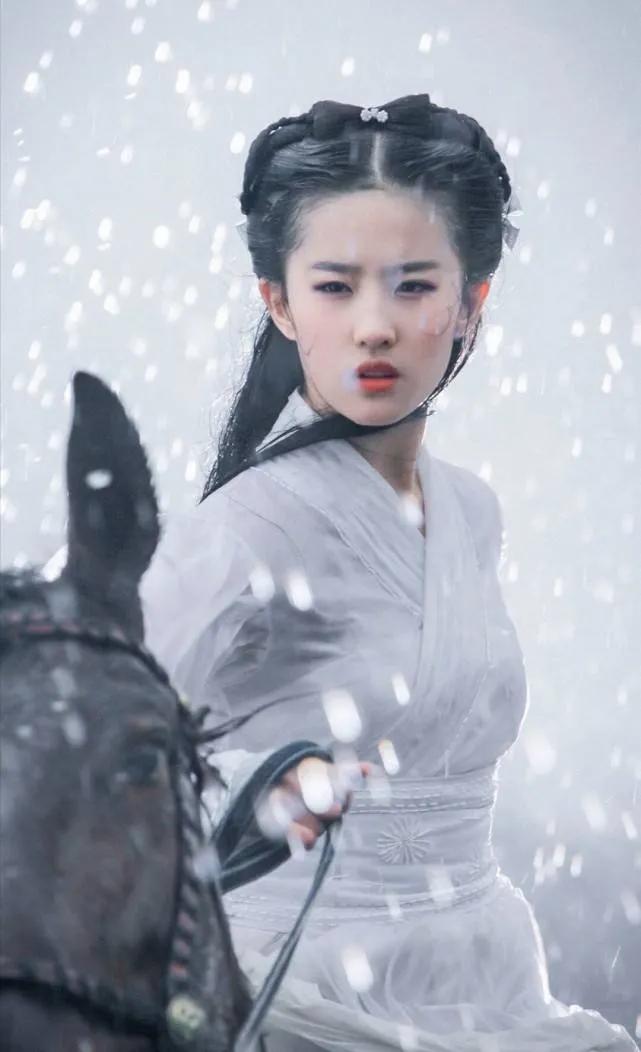 The most beautiful little dragon girl - iNEWS