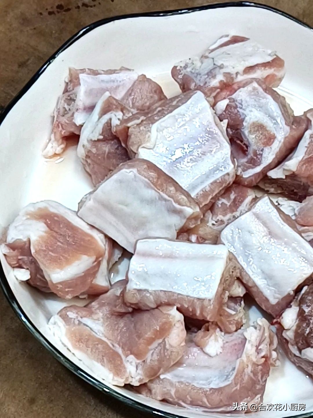 Steamed pork ribs with black bean sauce, the ribs are crispy and ...