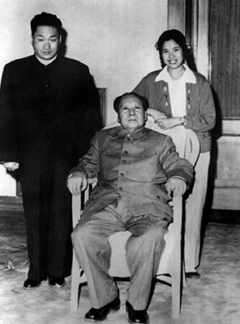 In 1962, Anqing returned to his hometown to worship his mother. He ...