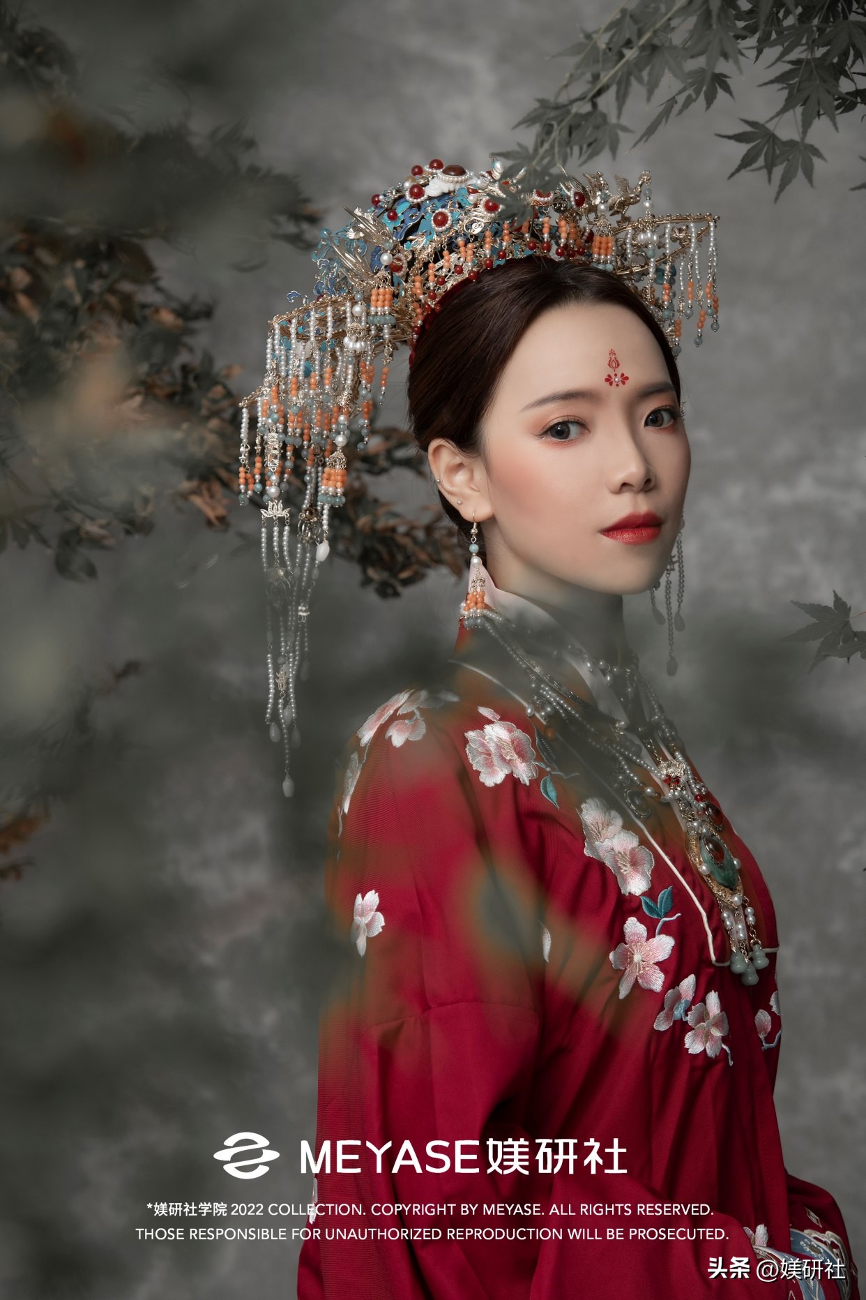 Red Makeup Hanfu Flower Wedding - iNEWS