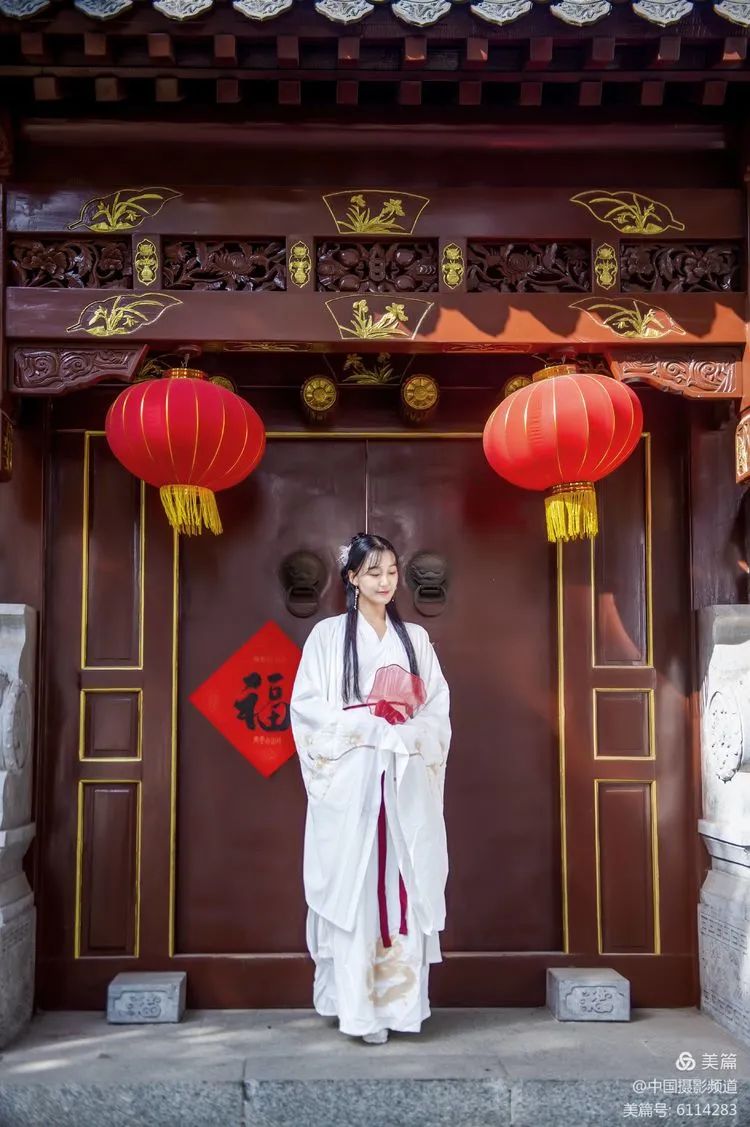 Zou Lu has a beautiful woman, and the mountain dances lazily - iNEWS