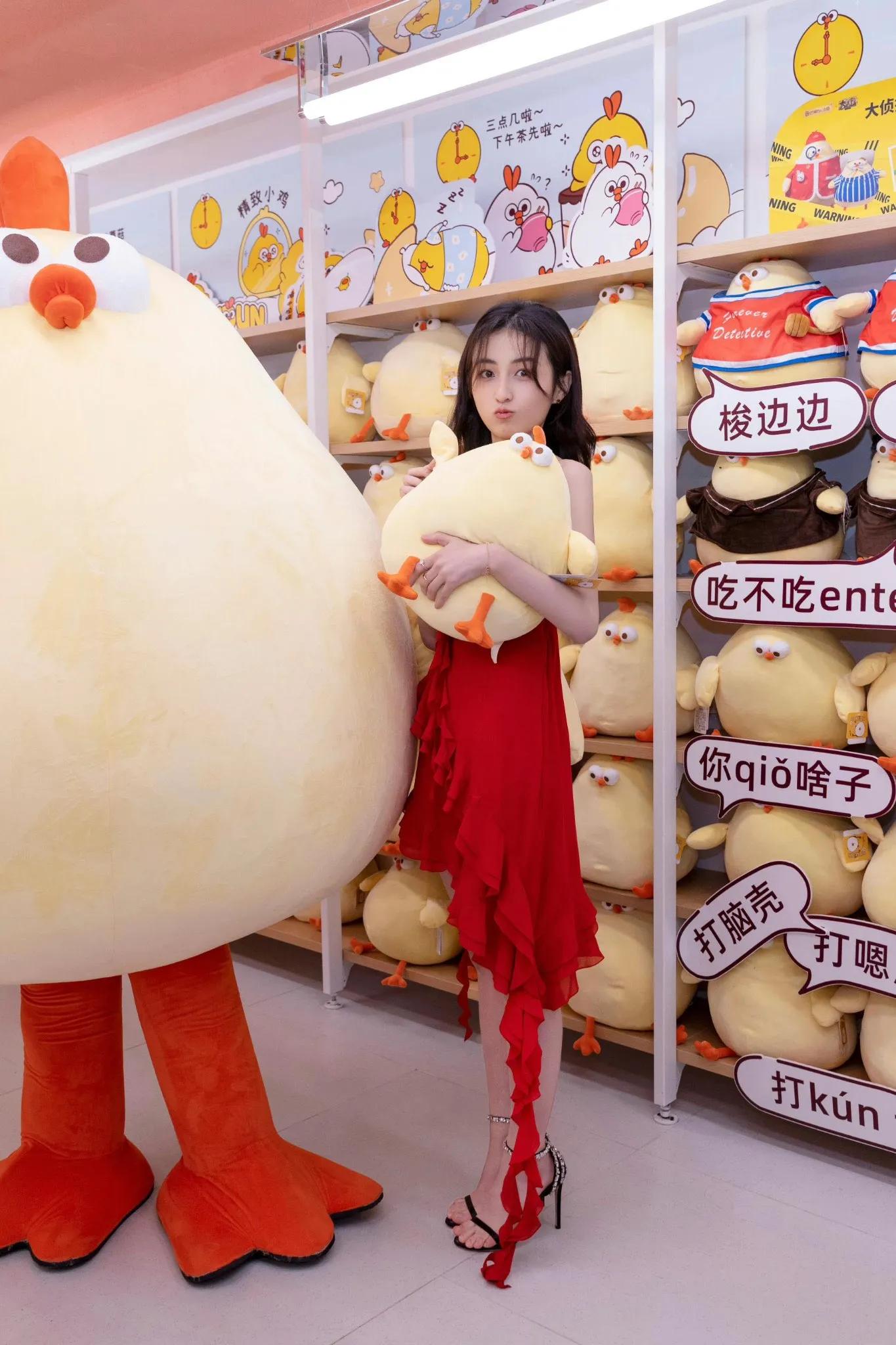 Tender white legs - iNEWS