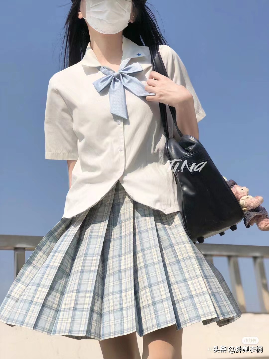 Of course, you still have to wear refreshing blue JK in summer ...