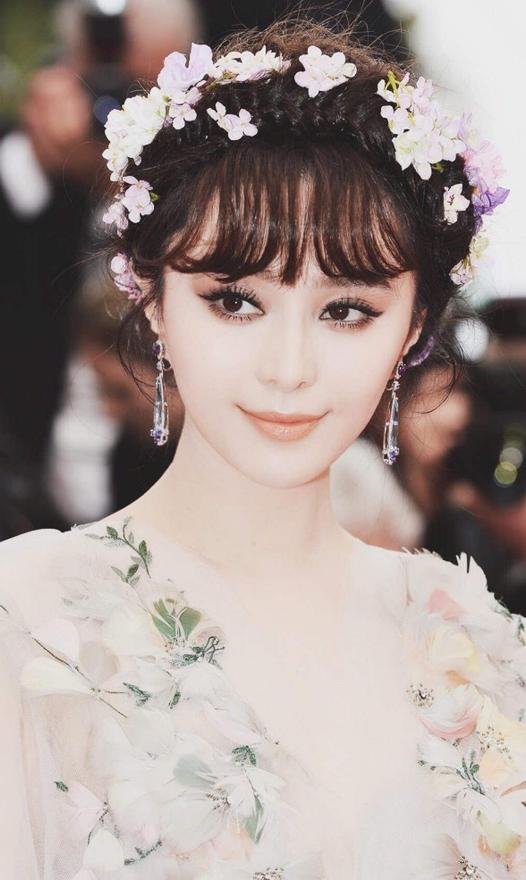 Fan Bingbing appeared on the commercial stage, with a bloated figure ...