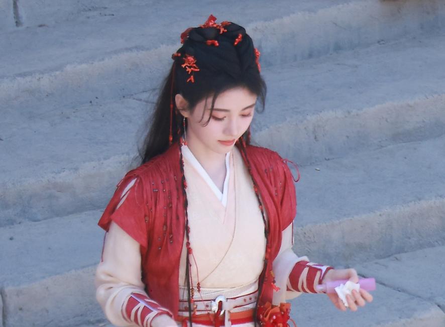 Jiang Luxia: "Operation Red Sea" shaved her head, and now she is amazing in "Special War Glory ...