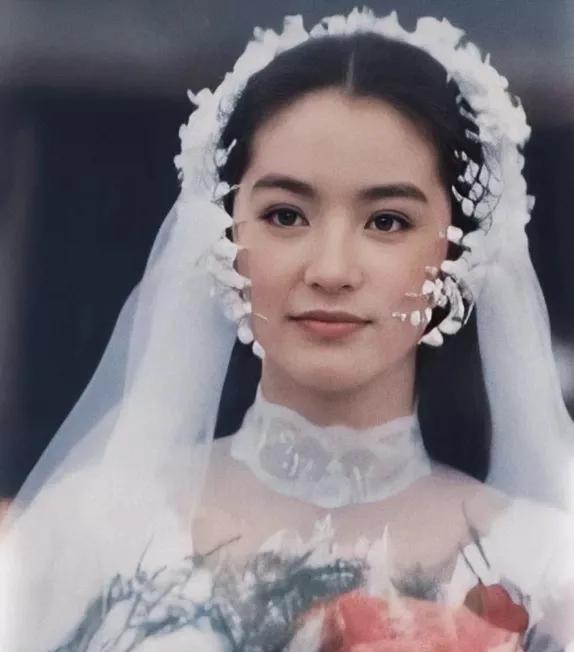 Look at Brigitte Lin's wedding photos to know what is picturesque ...