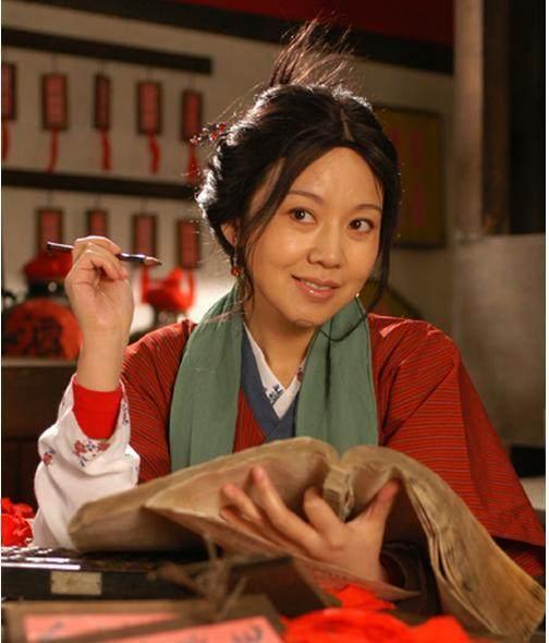 Thick lips, buck teeth, donkey face, obviously ugly but popular all ...