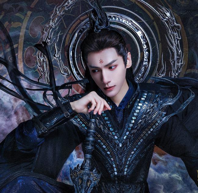 After "Runyu", Luo Yunxi played the male god in ancient costume again ...