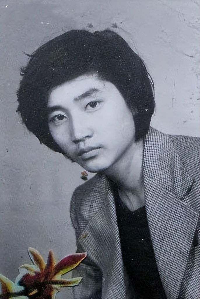 He married Dou Ying, loved Xu Jinglei, lost Gao Yuanyuan and Karen Mok ...
