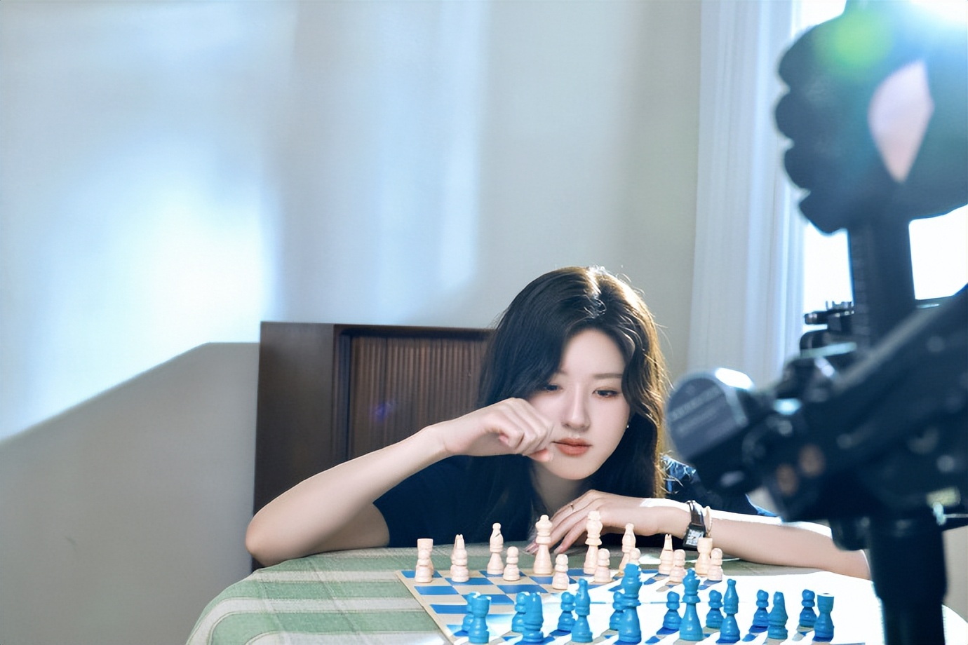 Fresh and lovely! Zhao Lusi's latest shooting highlights released - iNEWS