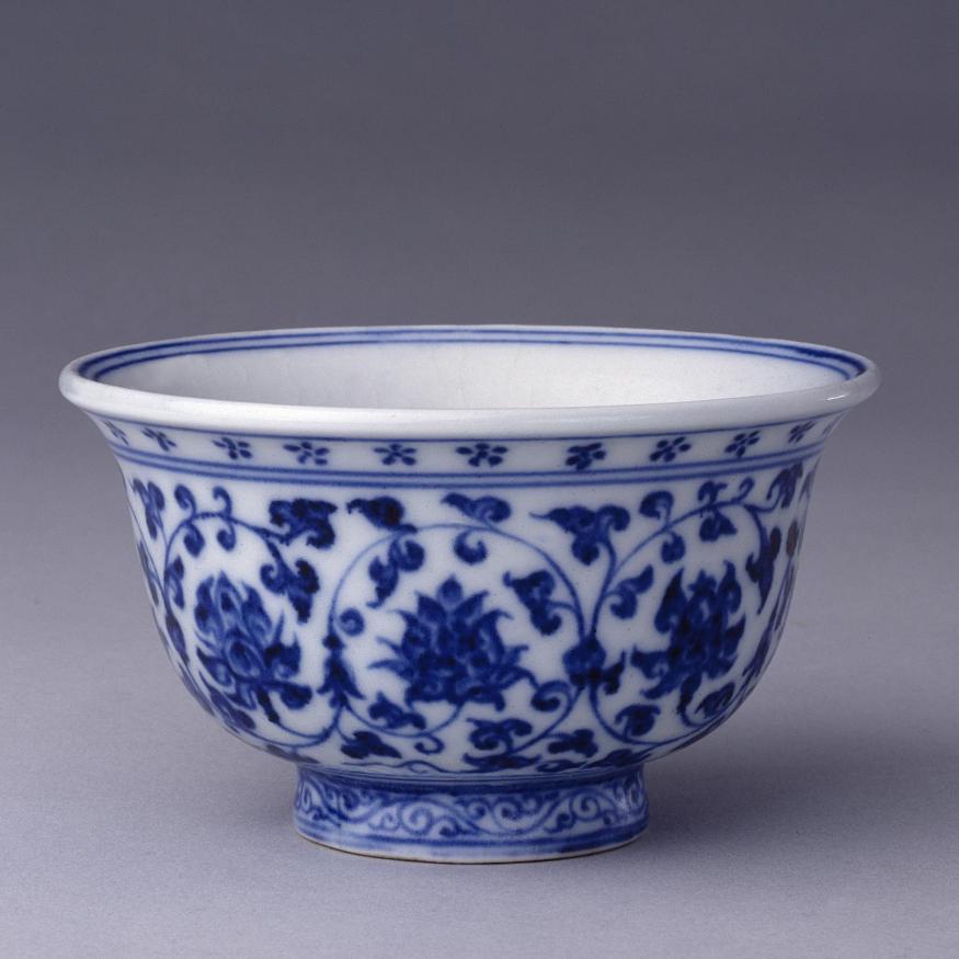 Why is the blue and white hand-pressing cup so precious? - iNEWS