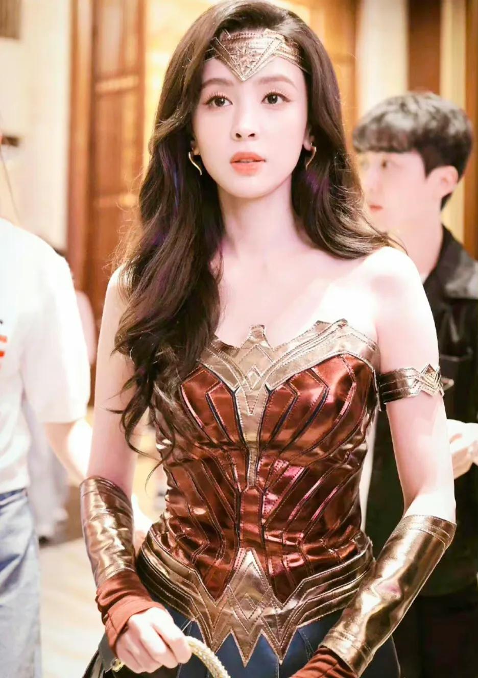 Nazha cosplays as Wonder Woman, stunning and perfect look! - iMedia