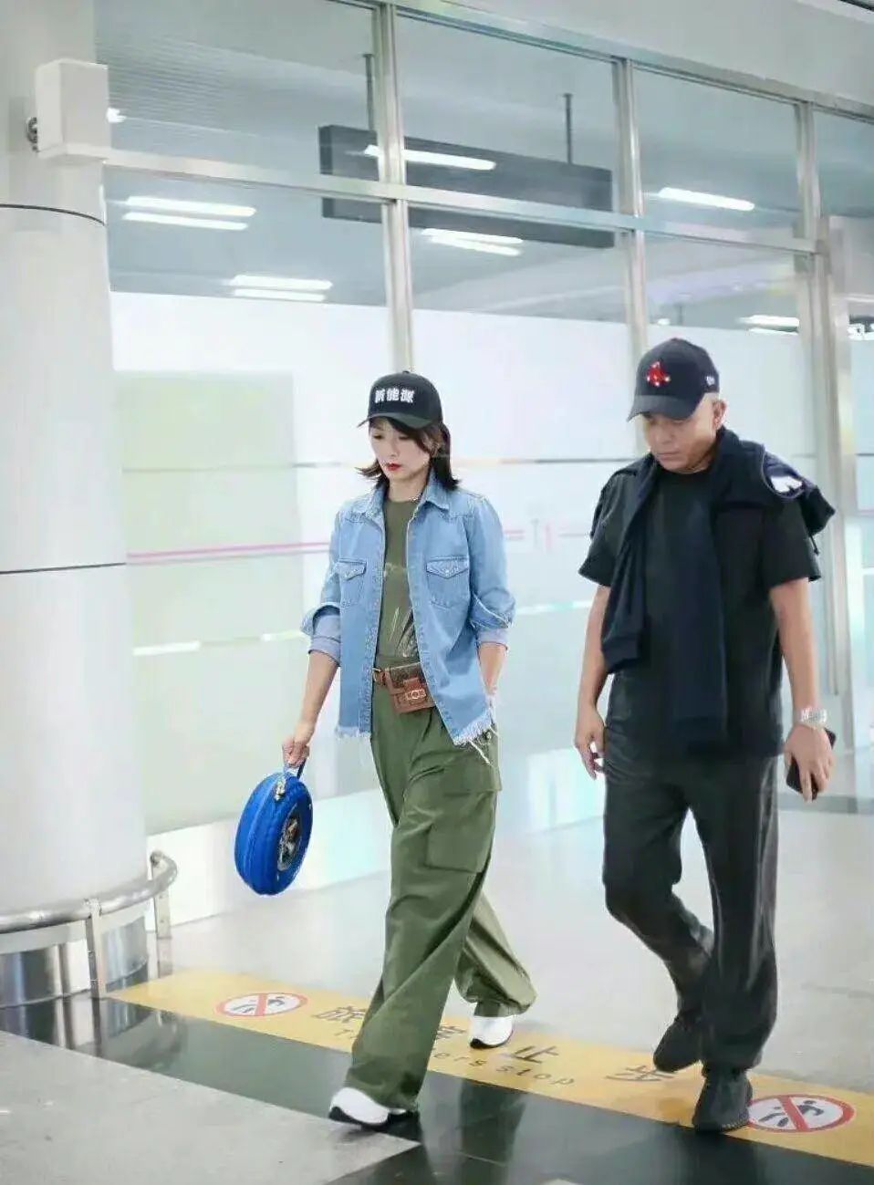 44-year-old Liu Tao posted a family portrait. She is as delicate as a ...