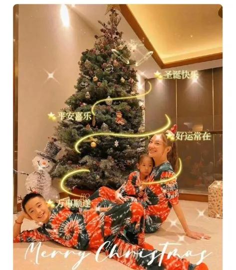 Cherrie Ying posted a group photo of mother and son, and HOHO was ...