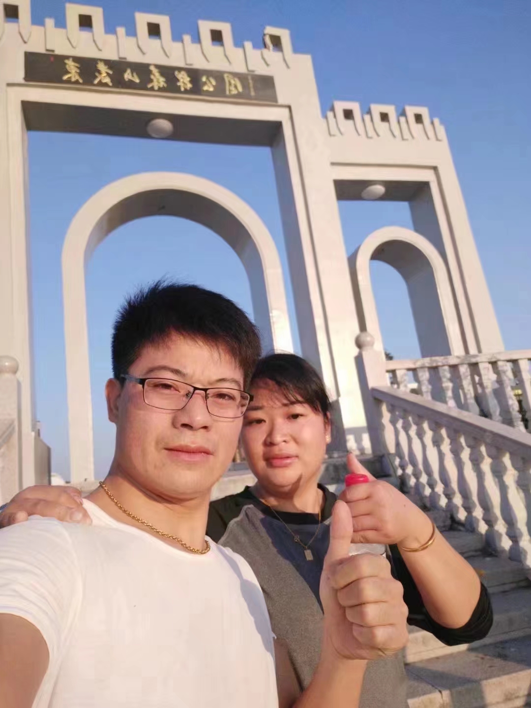 The World on the Big Board——The life of the idiot Wang Jiangtao in "living in harmony" - iNEWS