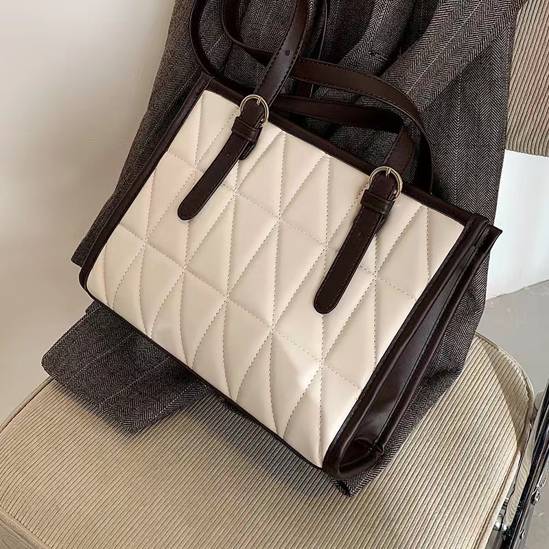 Early eight people bag sharing - iMedia