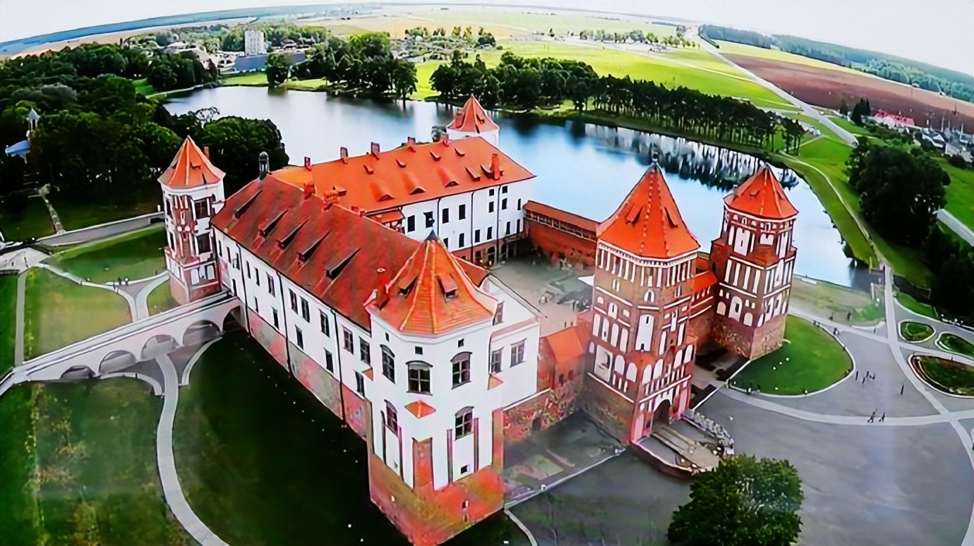 Witness to a turbulent European history: Mir Castle "Belarus" - iNEWS